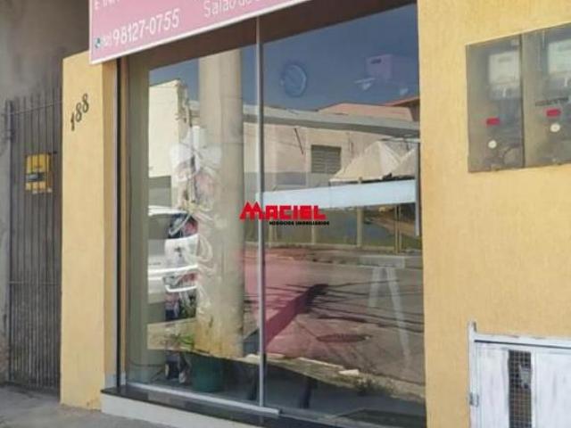 Sobrado com 3 dormitórios e ponto de comércio