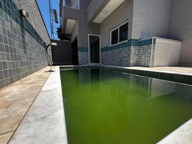 SOBRADO COM 3 DORMITÓRIOS E PISCINA PRÓXIMO À PRAIA NO BAIRRO CIBRATEL 2
