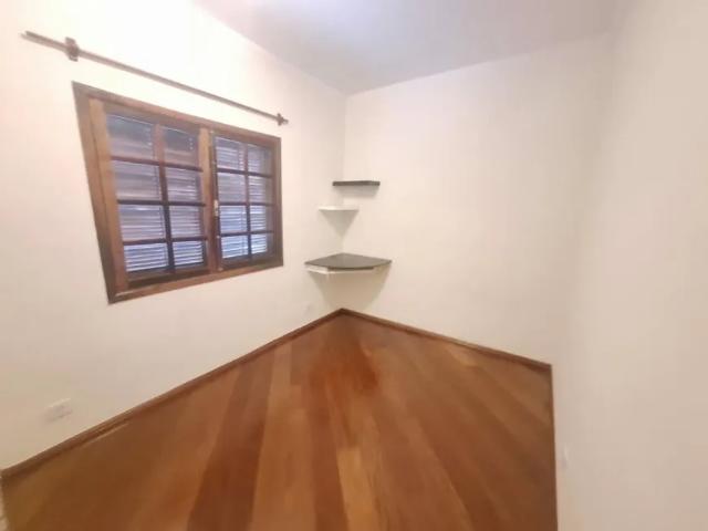 Sobrado com 3 dormitorios em rua sem saida fl26