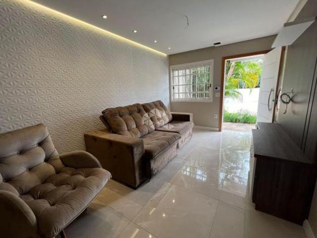 Sobrado com 3 dormitorios, piscina, sauna e garagem para 4 carros no bairro Niteroi em Canoas/RS