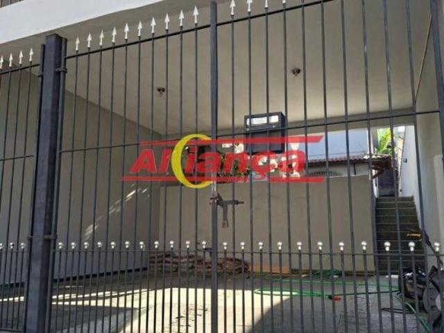 Sobrado com 3 Dormitórios, quintal, terreno de 250 metros Jardim Bela Vista