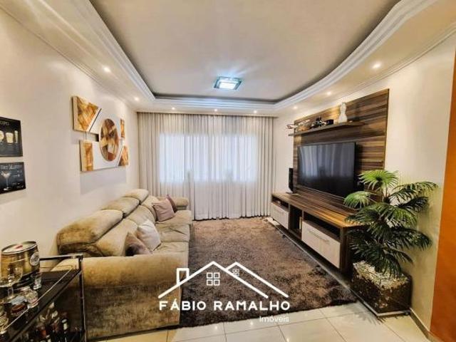Sobrado com 3 dormitórios, suíte, e 4 vagas de garagens, para venda no Jardim Sabará