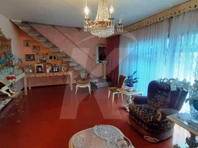 Sobrado com 3 dormitórios, sendo uma suíte, todo planejados e com 3 vagas na Vila Guilherme