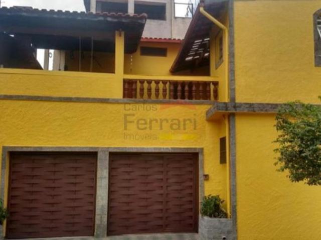 SOBRADO COM 3 DORMITÓRIOS, SENDO 1 SUÍTE, 2 VAGAS DE GARAGEM, CHURRASQUEIRA