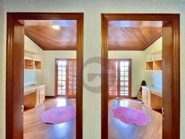Sobrado com 3 Dormitórios, sendo 1 Suíte à venda, 390 m² por R$ 1.780.000 Granja Viana Cotia/SP