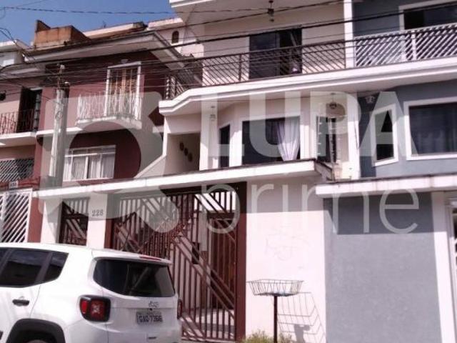 Sobrado com 3 dormitórios sendo 1 suíte á venda na Vila Nova Mazzei