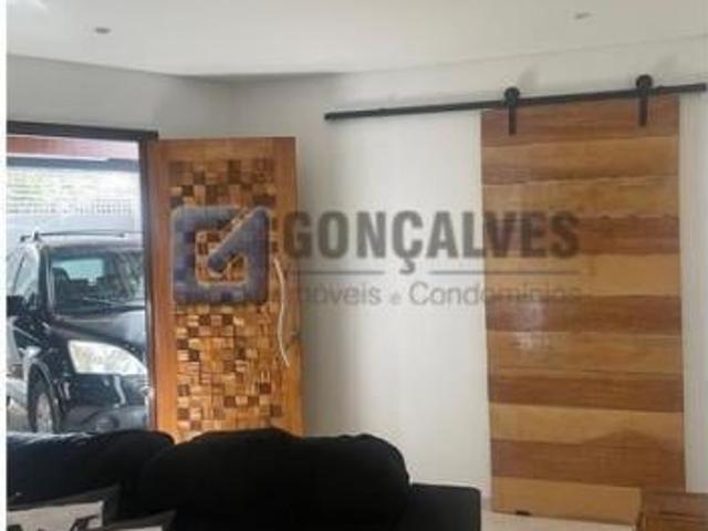 Sobrado com 3 dormitórios sendo 1 suite à venda na Vila Camilópolis em Santo André/SP