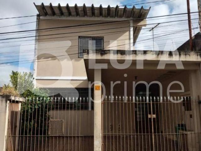 Sobrado com 3 dormitórios sendo 1 suíte á venda na Vila Carbone
