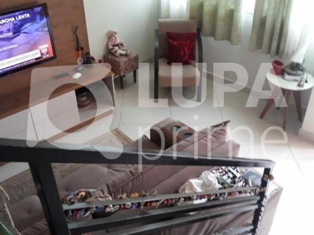 Sobrado com 3 dormitórios sendo 1 suíte á venda na Vila Rosa