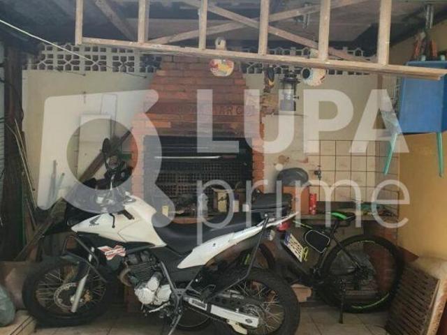 Sobrado com 3 dormitórios sendo 1 suíte á venda no Jardim Leonor Mendes de Barros