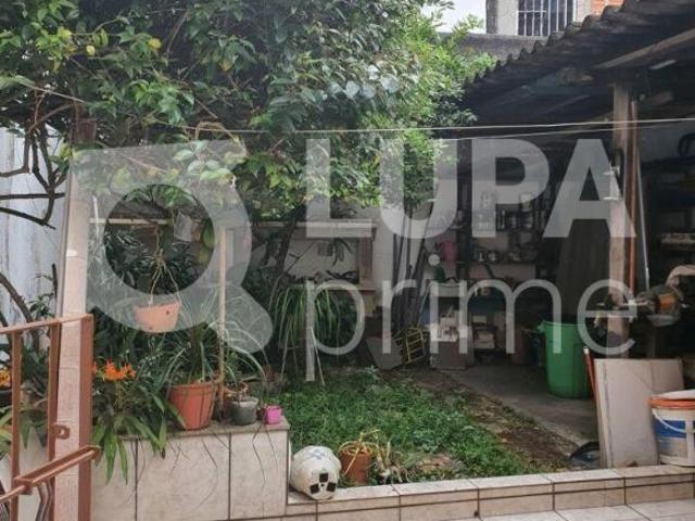 Sobrado com 3 dormitórios sendo 1 suíte á venda no Jardim Leonor Mendes de Barros