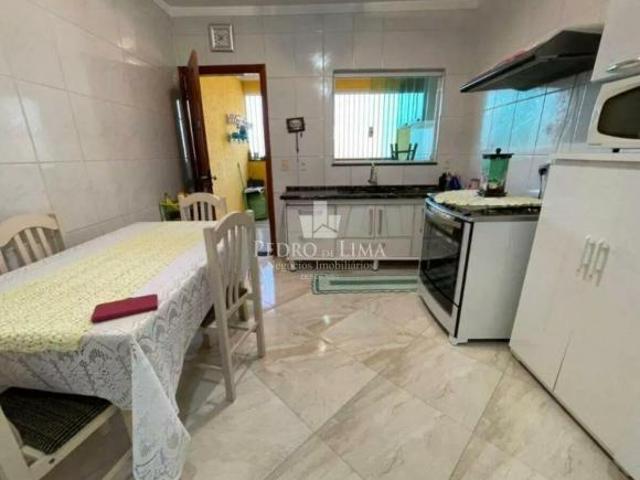 Sobrado com 3 Dormitórios sendo 1 Suíte, sacada e 4 vagas de garagem na Penha