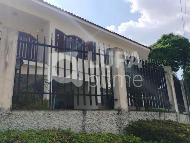 Sobrado com 3 dormitórios sendo 1 suítes á venda no Jardim Guapira
