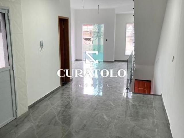 Sobrado com 3 dormitórios, varanda, área gourmet e 3 vagas Vila Guarani, Santo André