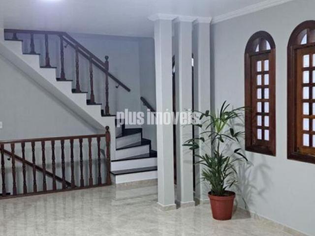 Sobrado com 3 dormitorios, 1 suite, 6 vagas proximo ao parque do Carmo