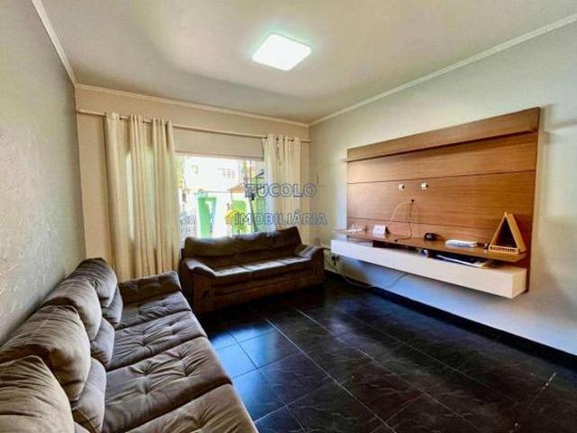 Sobrado com 3 dormitórios, 1 suíte com varanda e closet, garagem para até 5 carros na Vila Lucinda e
