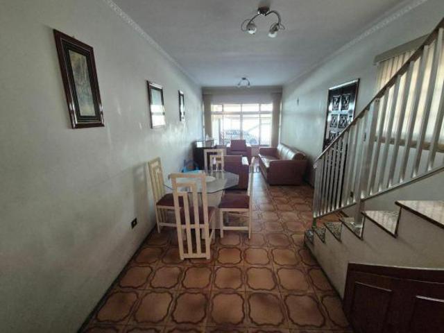 Sobrado com 3 dormitórios, 1 suite, banheiro social, lavabo, depósito nos fundos com quarto