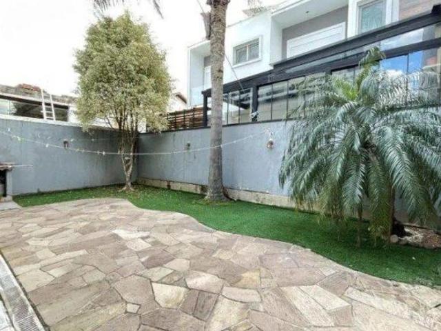 SOBRADO COM 3 DORMITORIOS, 1 SUITE, SOTÃO, 3 VAGAS DE GARAGEM MO