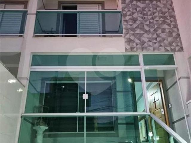 Sobrado com 3 dormitórios, 3 suítes e 220 m² à venda em Água Fria