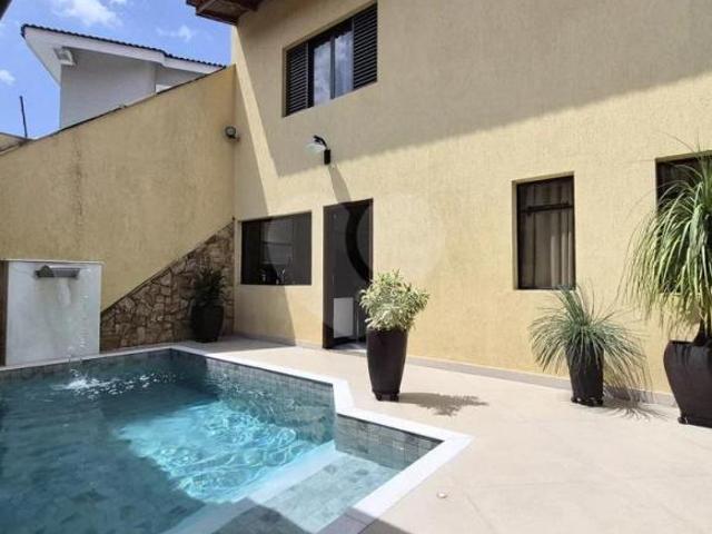 Sobrado com 3 dormitórios, 3 suítes e piscina no Jardim França Zona Norte