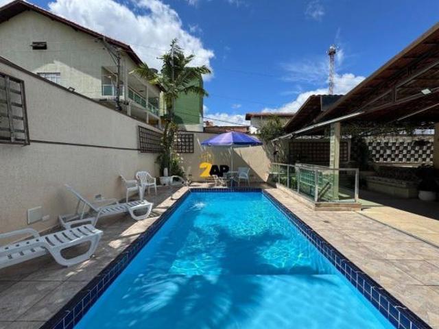 Sobrado com 3 dormitórios, 3 vagas e Piscina a Venda na Vila Fazzeoni