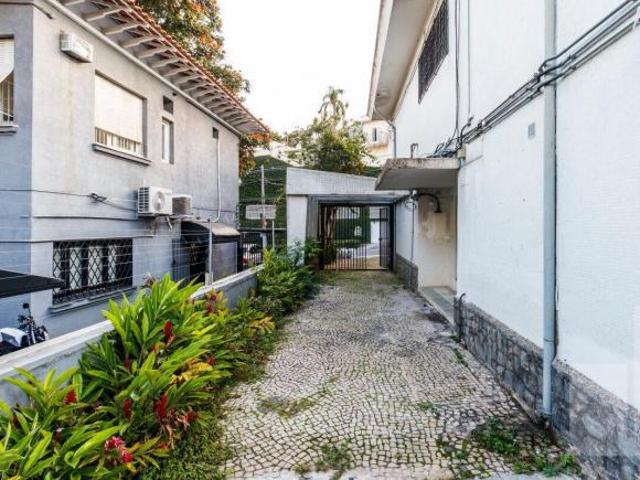 Sobrado com 3 Dormitórios 5 Vagas em Pacemebu