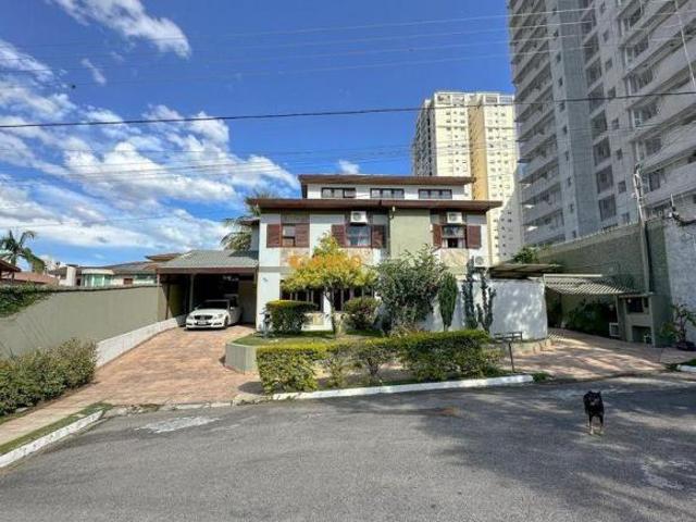 Sobrado com 3 Dorms sendo 1 suite Aquarius II São José dos Campos SP