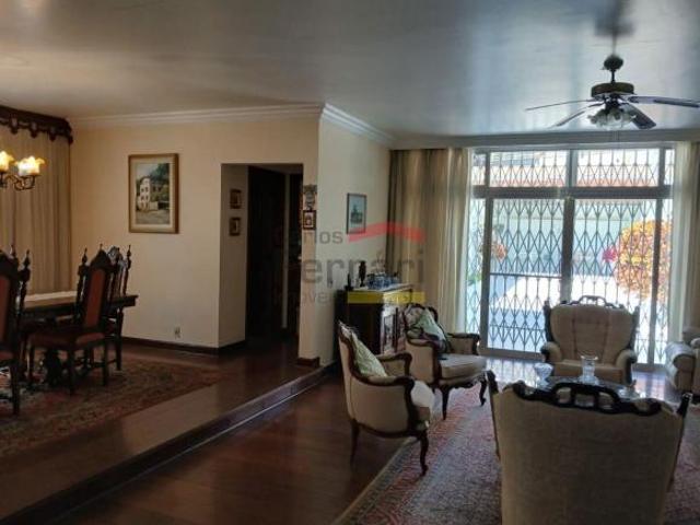Sobrado com 3 Dorms./ 1 Suite / 5 Vagas