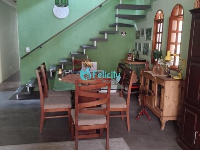 Sobrado com 3 dorms, 1 suíte, 6 vagas, 160m2 na Vila Mangalot