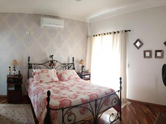 SOBRADO COM 3 PAVIMENTOS NO CONDOMÍNIO VILLAS DE SANTANA