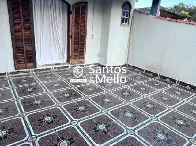 Sobrado com 3 Quartos, 3 Banheiros e Edícula com 2 Cômodos Amplos