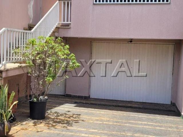 Sobrado com 3 quartos, 3 Suítes, piscina e 8 vagas. Bairro Vila Isolina Mazzei