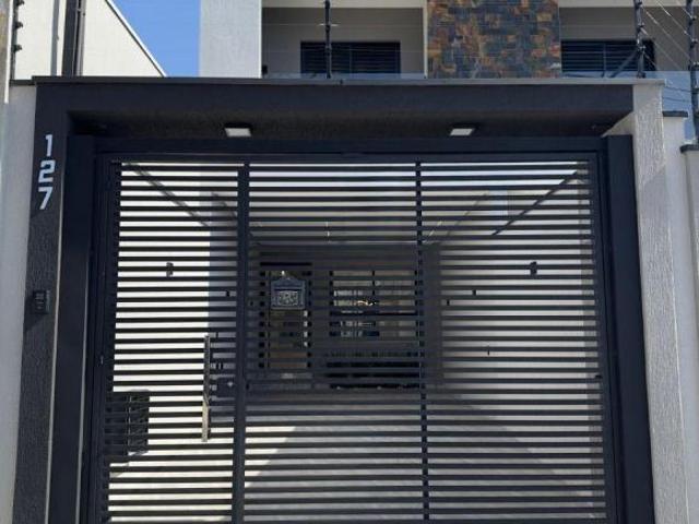Sobrado com 3 quartos, 01 suíte e 120 m² à venda na Vila Ré