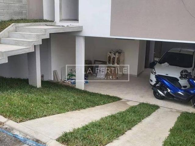 Sobrado com 3 Quartos, 1 Suíte, 208M², à Venda por R$ 778.274,44 Campo Comprido, Curitiba Pr
