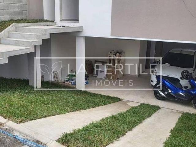 Sobrado com 3 Quartos, 1 Suíte, 208M², à Venda por R$ 778.274,44 Campo Comprido, Curitiba Pr