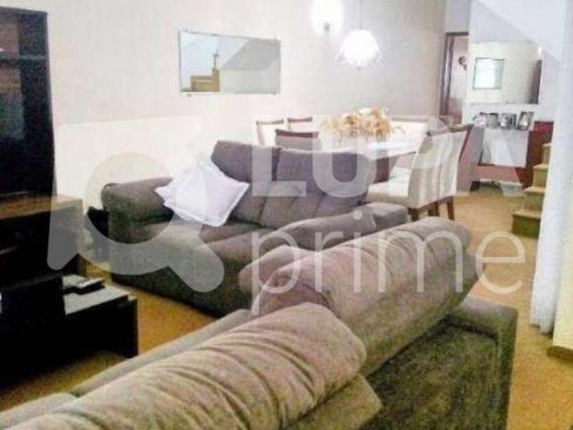 SOBRADO COM 3 QUARTOS 1 SUITE, AMPLO SALÃO DE FESTAS, 2 VAGAS A VENDA, VILA MEDEIROS