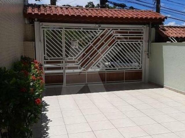 Sobrado com 3 Quartos, 1 Suíte e 2 Vagas de Garagem