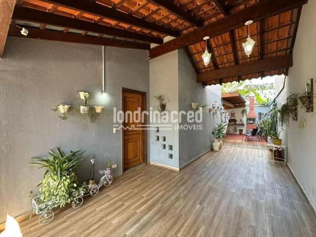 Sobrado com 3 quartos 1 suíte, escritório, área gourmet, energia solar, planejados, 2 vagas e 200