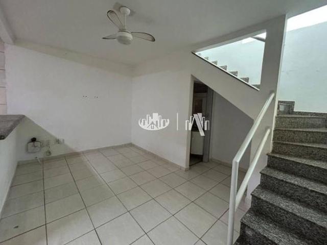 Sobraado com 3 quartos à venda, 200 m² por R$ 700.000 Jardim Piza Londrina/PR