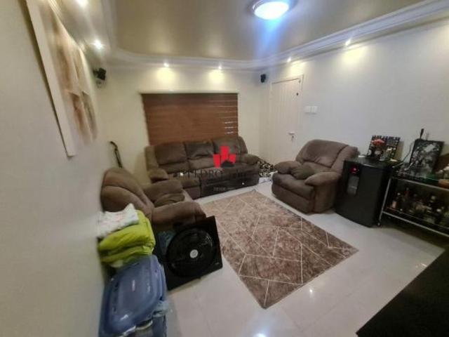 Sobrado com 3 quartos, 2 vagas e um terraço com 300m² na Vila Invernada