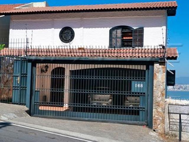 Sobrado com 3 quartos