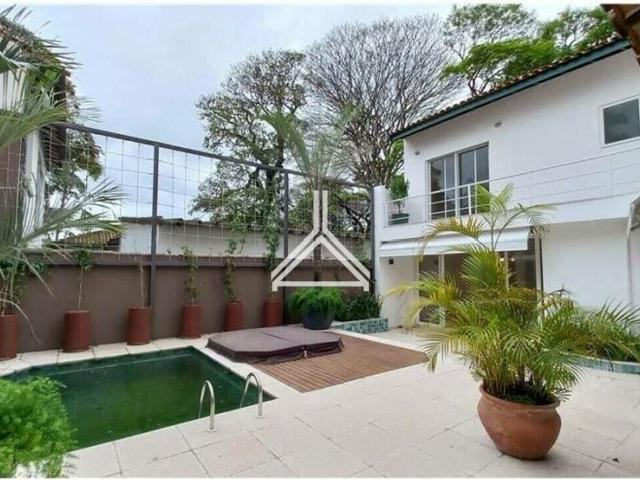 Sobrado com 3 quartos, 450 m²