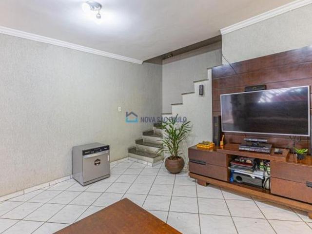 Sobrado com 3 quartos, com 2 vagas na Vila Gumercindo