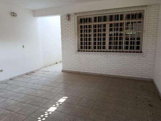 Sobrado com 3 Quartos à venda, 130m² Jardim Trussardi