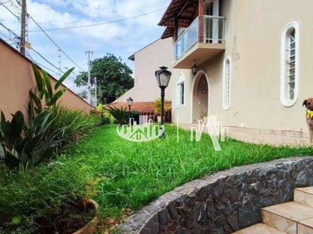 Sobrado com 3 quartos à venda, 182 m² por R$ 1.300.000 Kennedy Centro de Londrina/PR