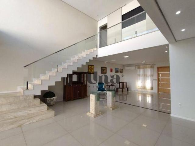 Sobrado com 3 quartos à venda, 211 m² por R$ 950.000 Universitário Londrina/PR