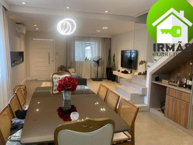 Sobrado com 3 quartos à venda, 218 m² por R$ 1.695,000 Marapé Santos/SP