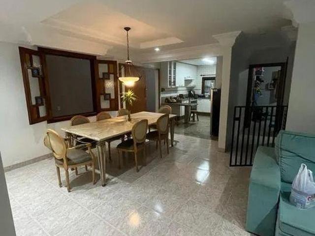 Sobrado com 3 quartos à venda, bairro Cidade Jardim Uberlândia/MG