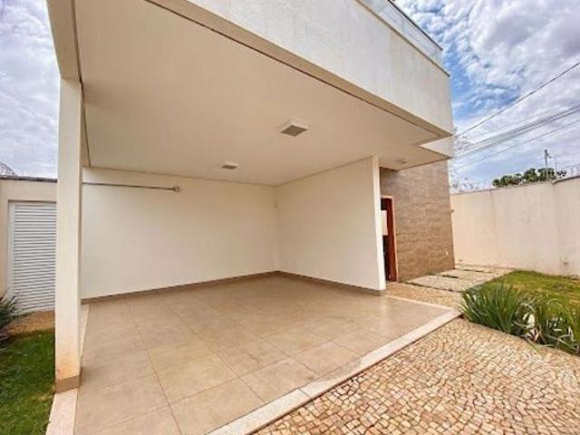 Sobrado com 3 quartos à venda, bairro Alto Umuarama Uberlândia/MG