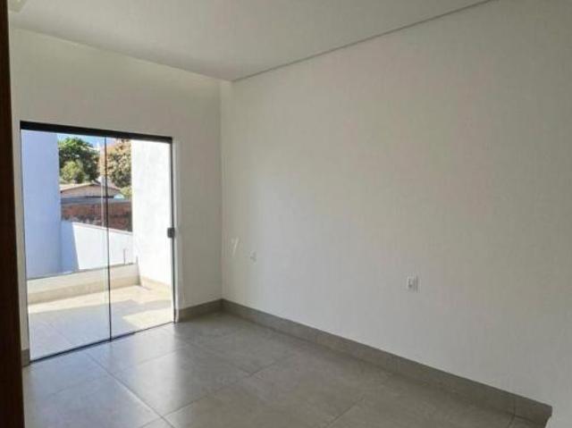 Sobrado com 3 quartos à venda, bairro Santa Mônica Uberlândia/MG